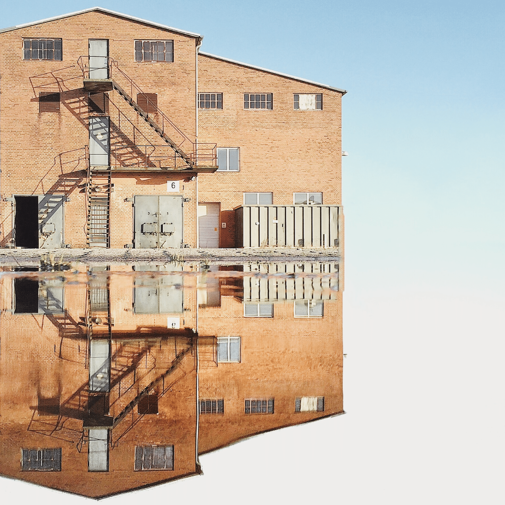 How Karen Vikke Shoots Minimalist Photos With Her iPhone